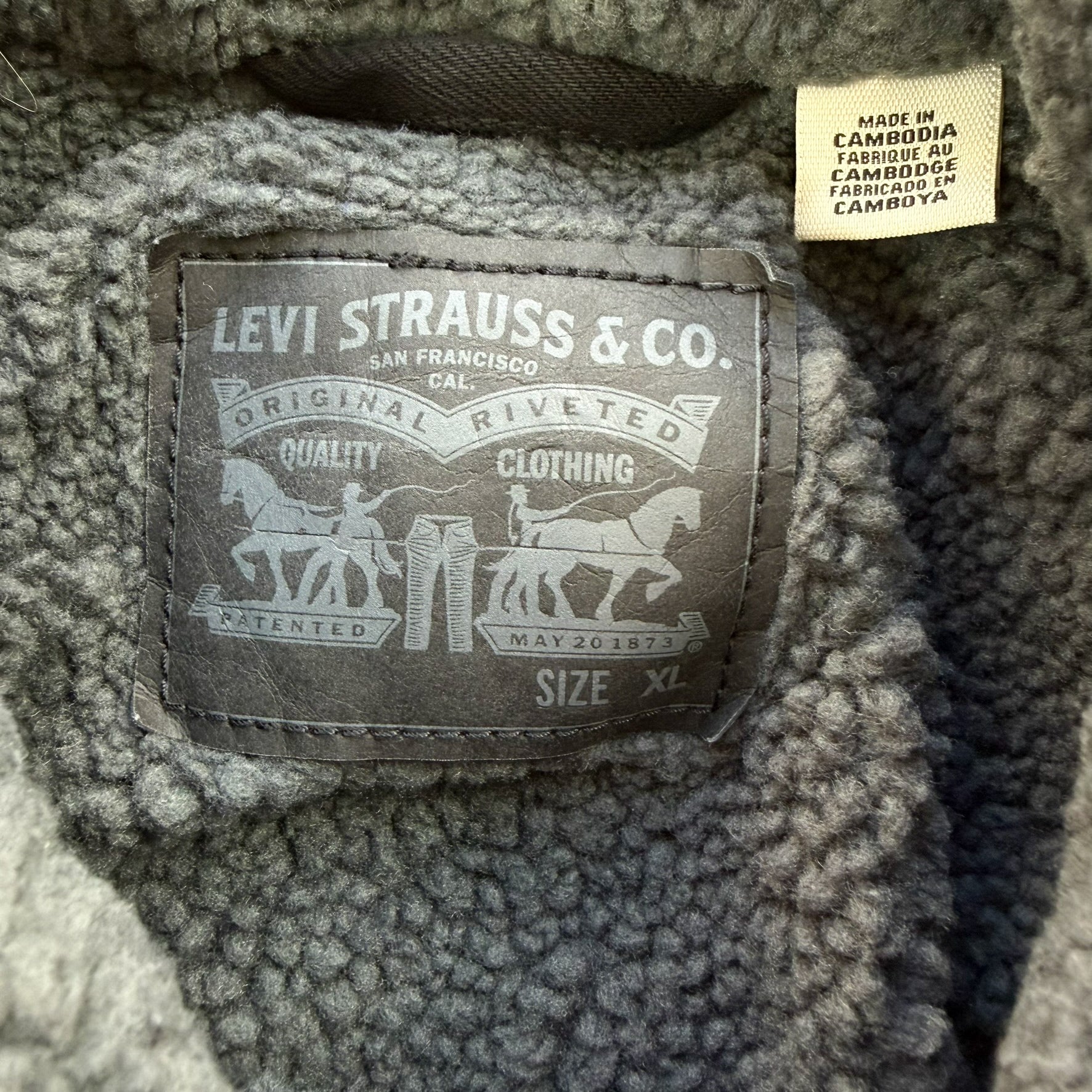 J- Vintage Levi's Sherpa Lined Black Denim Jacket - XL – HG VINTAGE